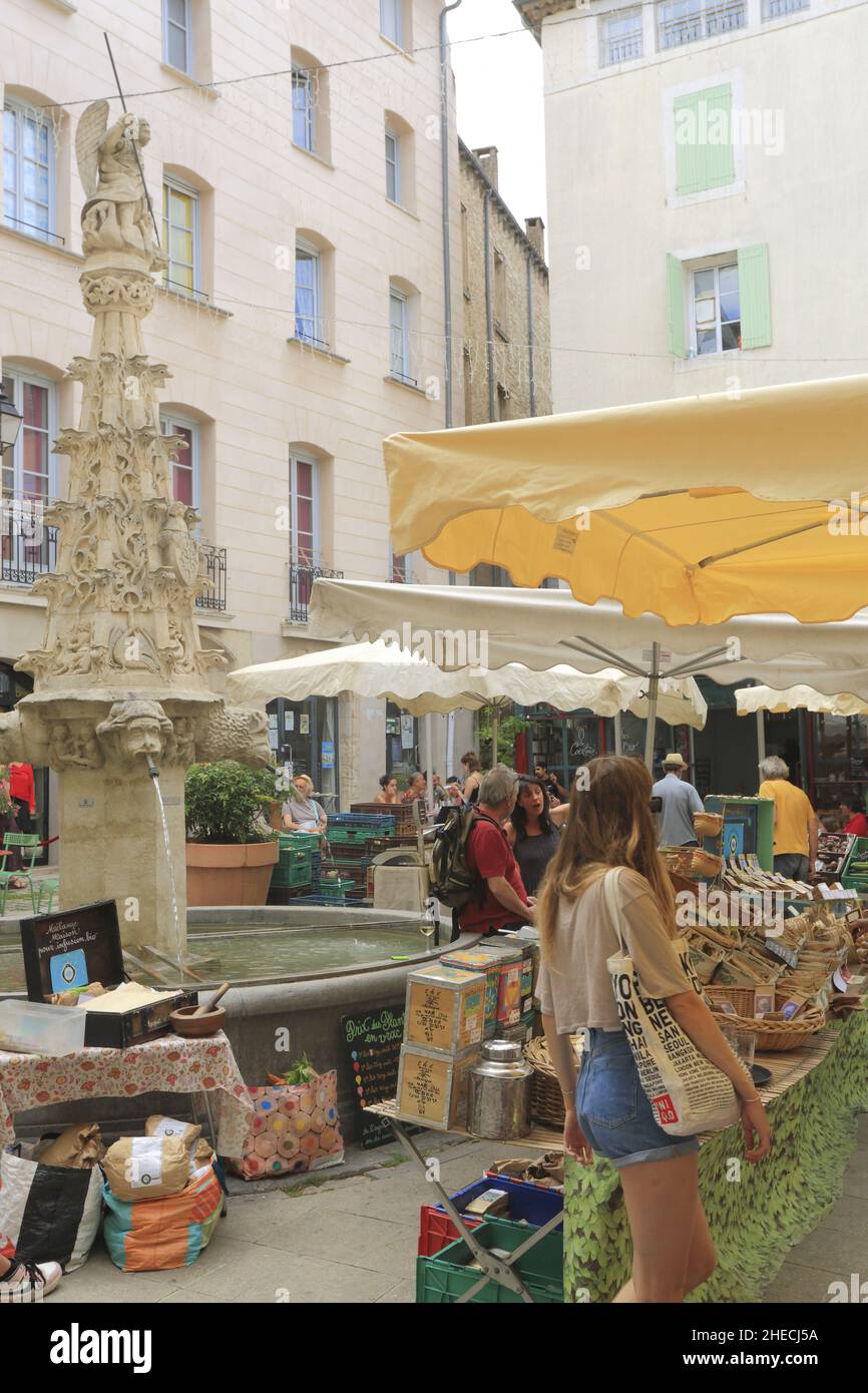 Renaissance market fountain hi-res stock photography and images - Alamy