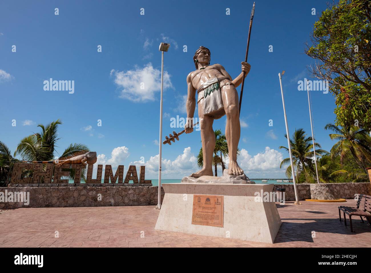 Mexico, Quintana Roo, statue of a maya chief Stock Photo - Alamy