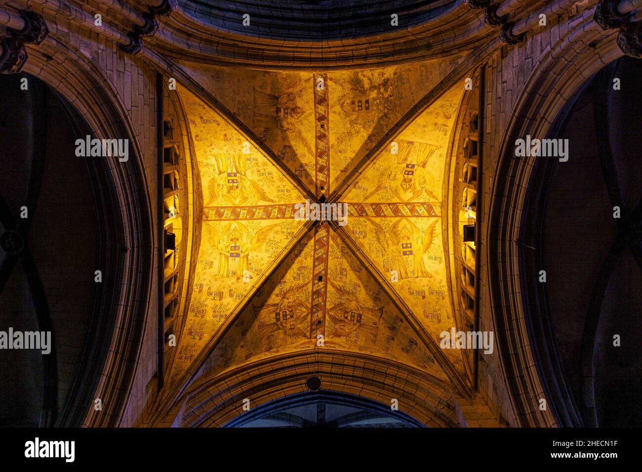 Transept crossing hi-res stock photography and images - Alamy