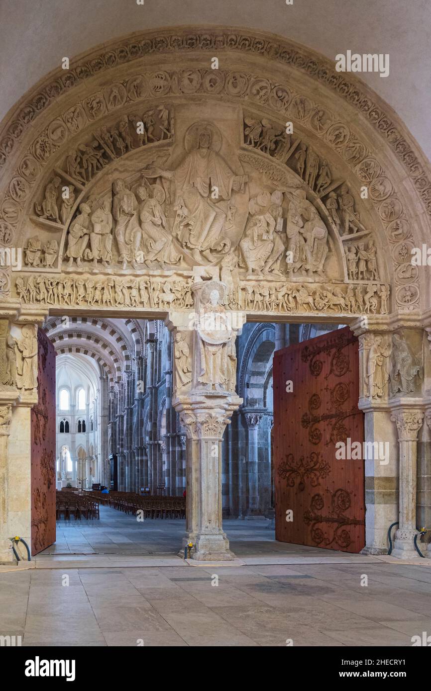 Vezelay basilica narthex tympanum hi-res stock photography and images ...