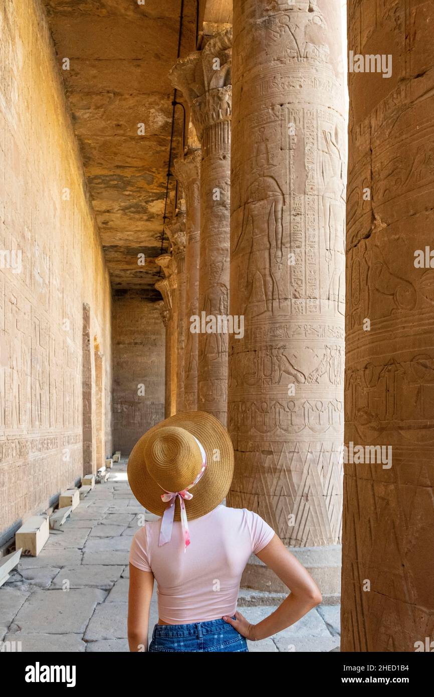 Egypt, Upper Egypt, Nile Valley, Edfu temple Stock Photo - Alamy