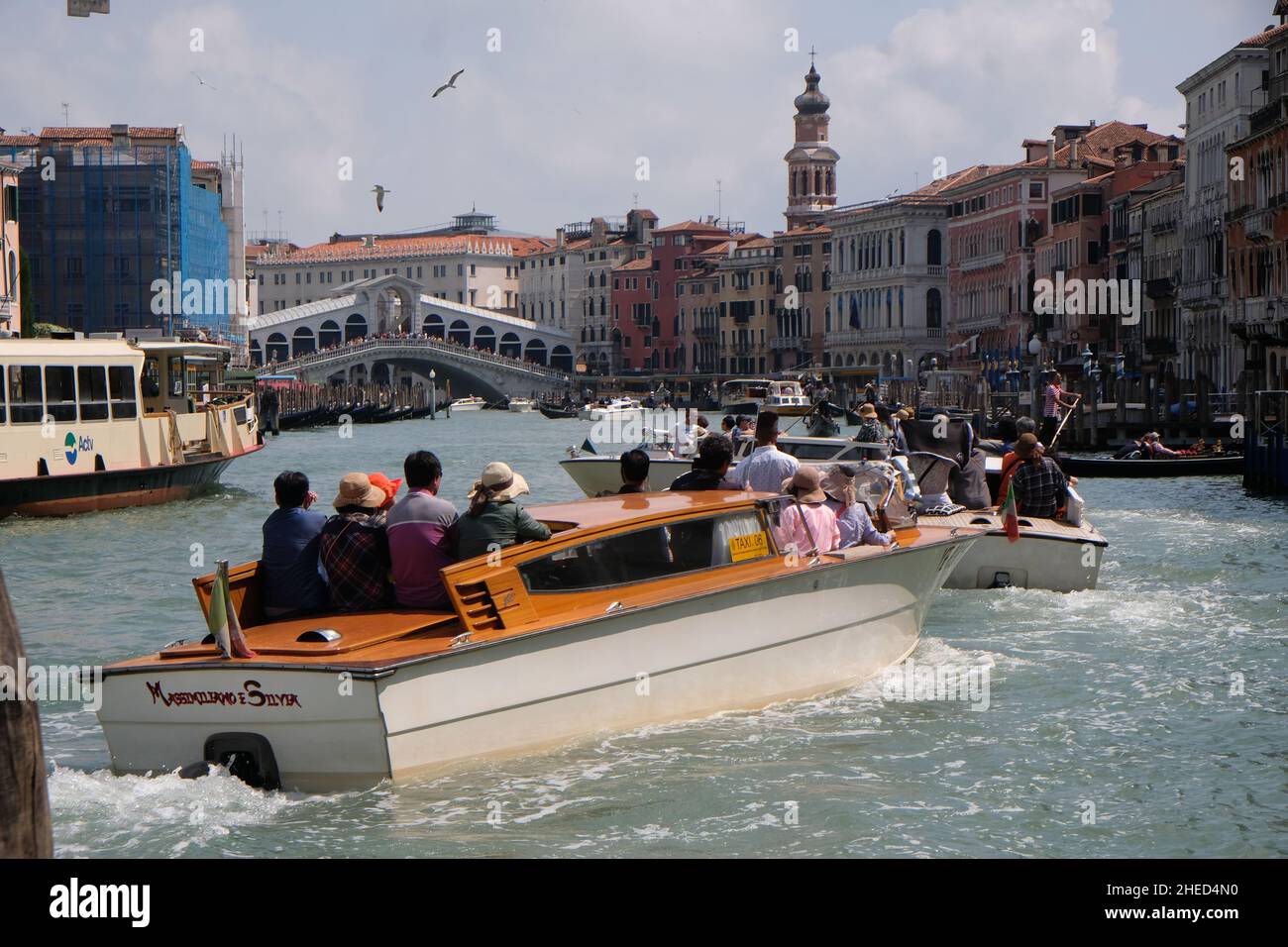 Mass tourism in Venice Stock Photo - Alamy