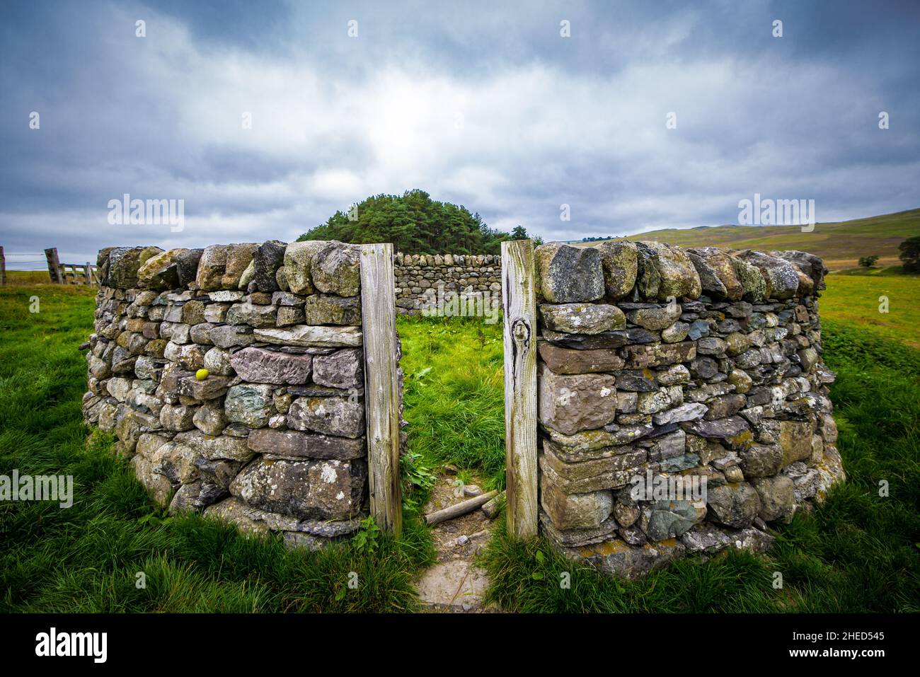 Circular dry stone wall in a field Stock Photo - Alamy