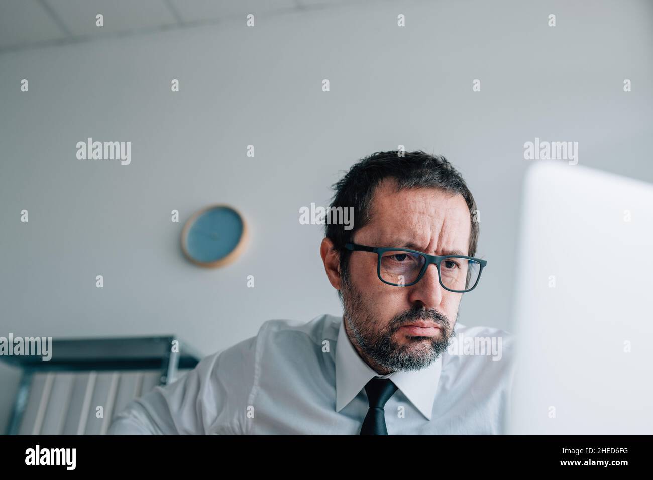 Stock market trader drop hi-res stock photography and images - Alamy