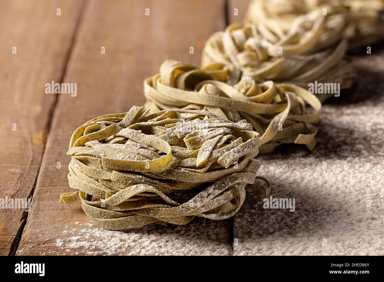 Green tagliatelle nests hi-res stock photography and images - Alamy