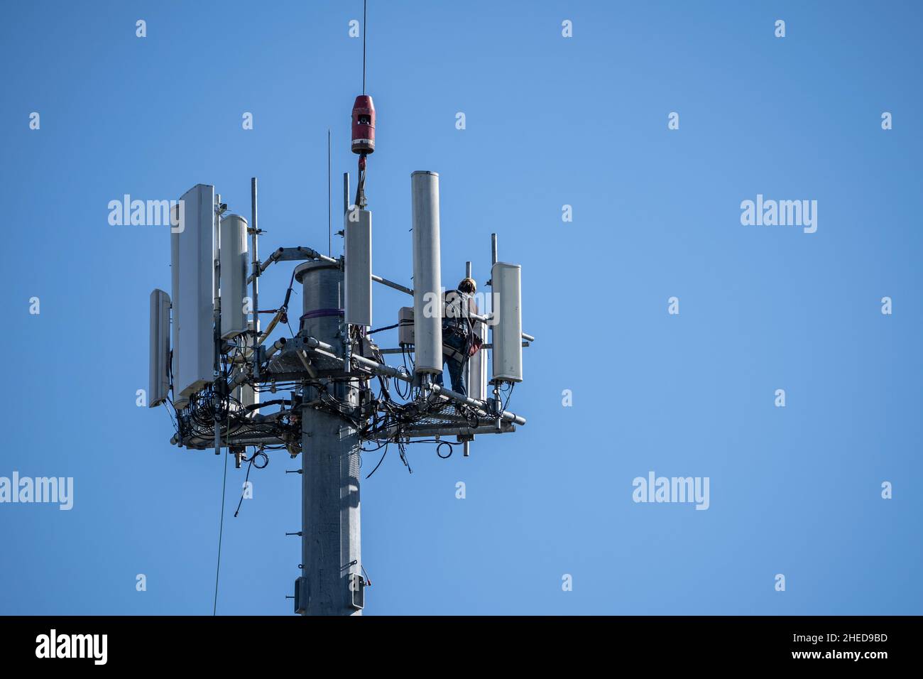 Cell tower repair hi-res stock photography and images - Alamy
