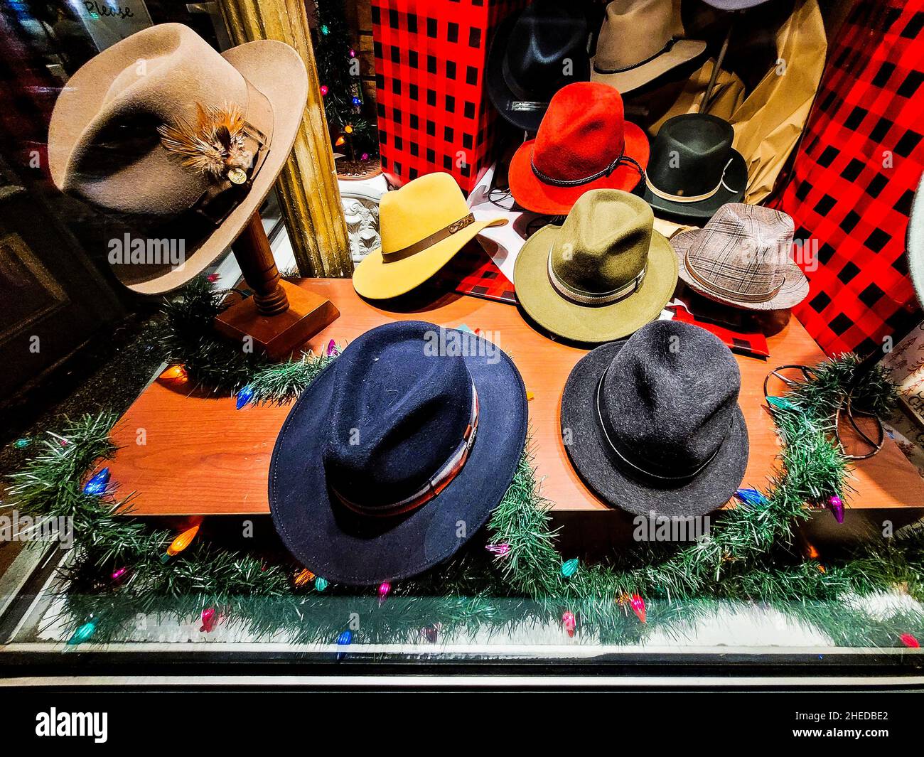 Window display in a hat shop over the Christmas holidays Stock Photo ...