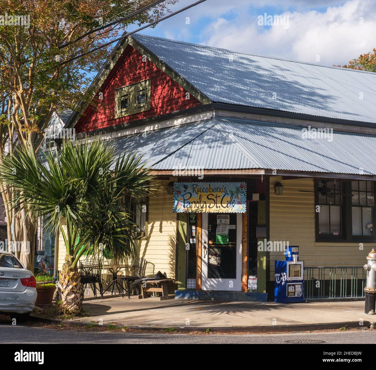 NEW ORLEANS, LA, USA - DECEMBER 1, 2021: Entrance and full exterior of ...