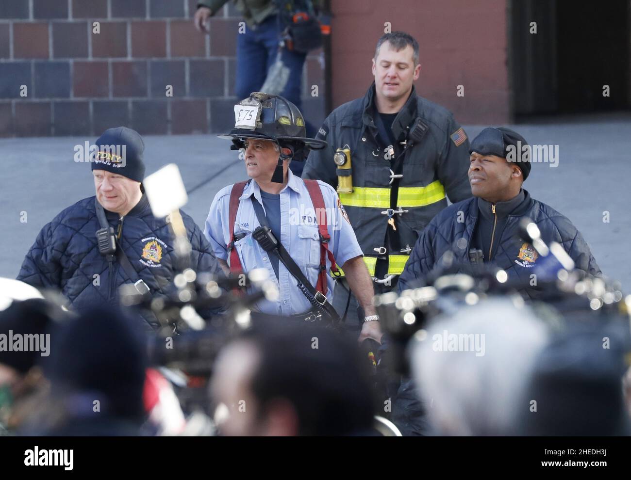 Fdny firefighters on scene hi-res stock photography and images - Alamy