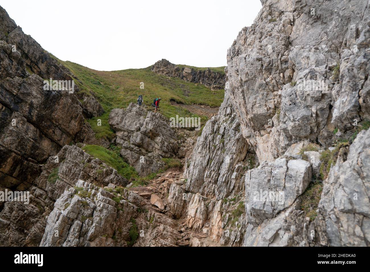 Forcella Nuvolau and Rifugio Averau (refuge), the path to the Cinque ...