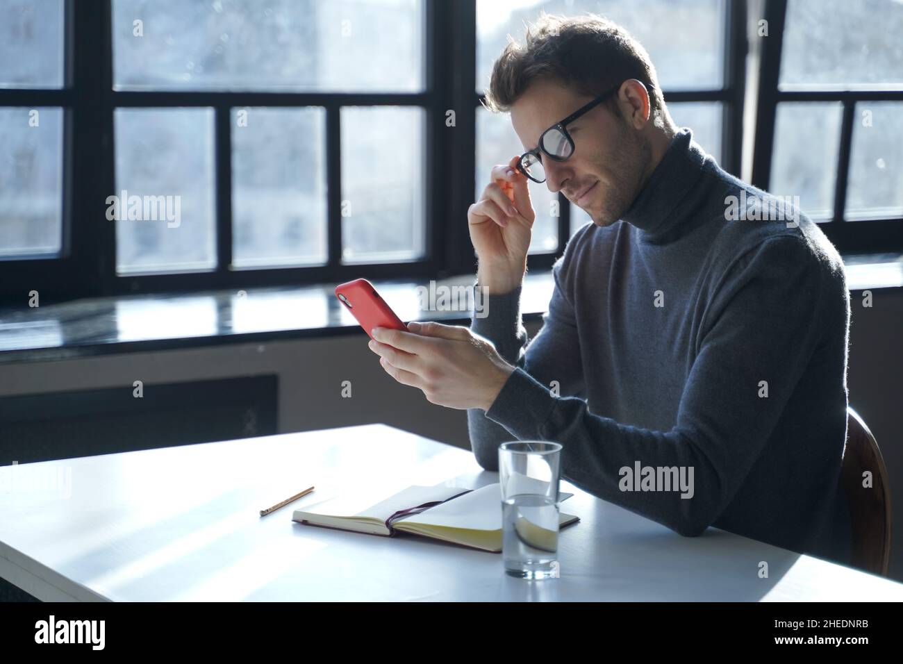 Office table hi-res stock photography and images - Alamy
