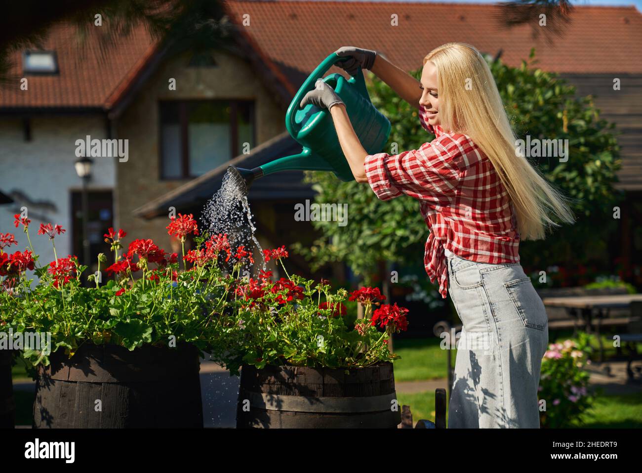 Back yard work hi-res stock photography and images - Alamy