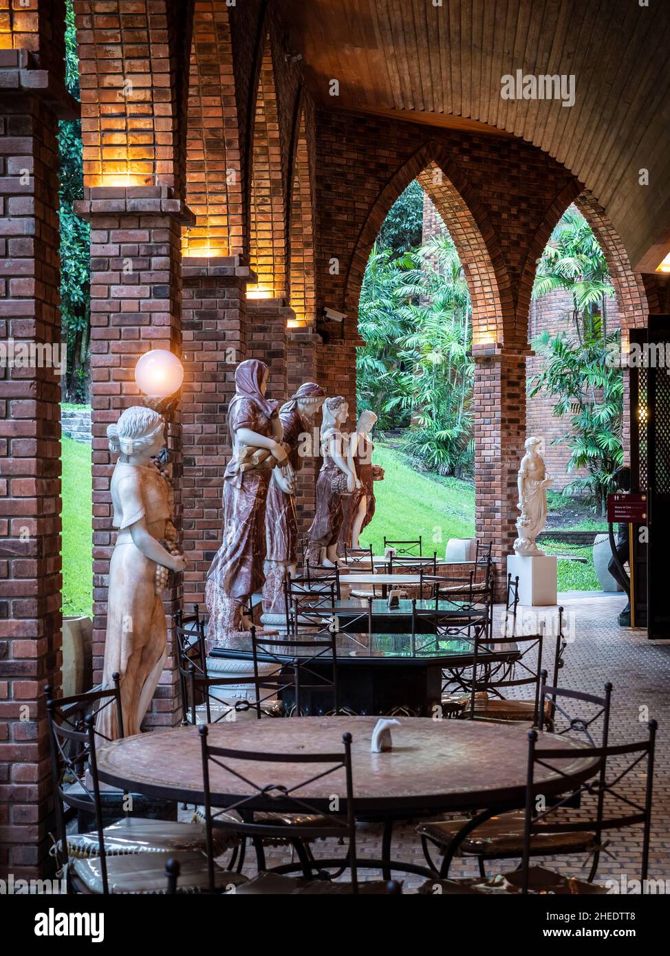 Ceramica escultura hi-res stock photography and images - Alamy