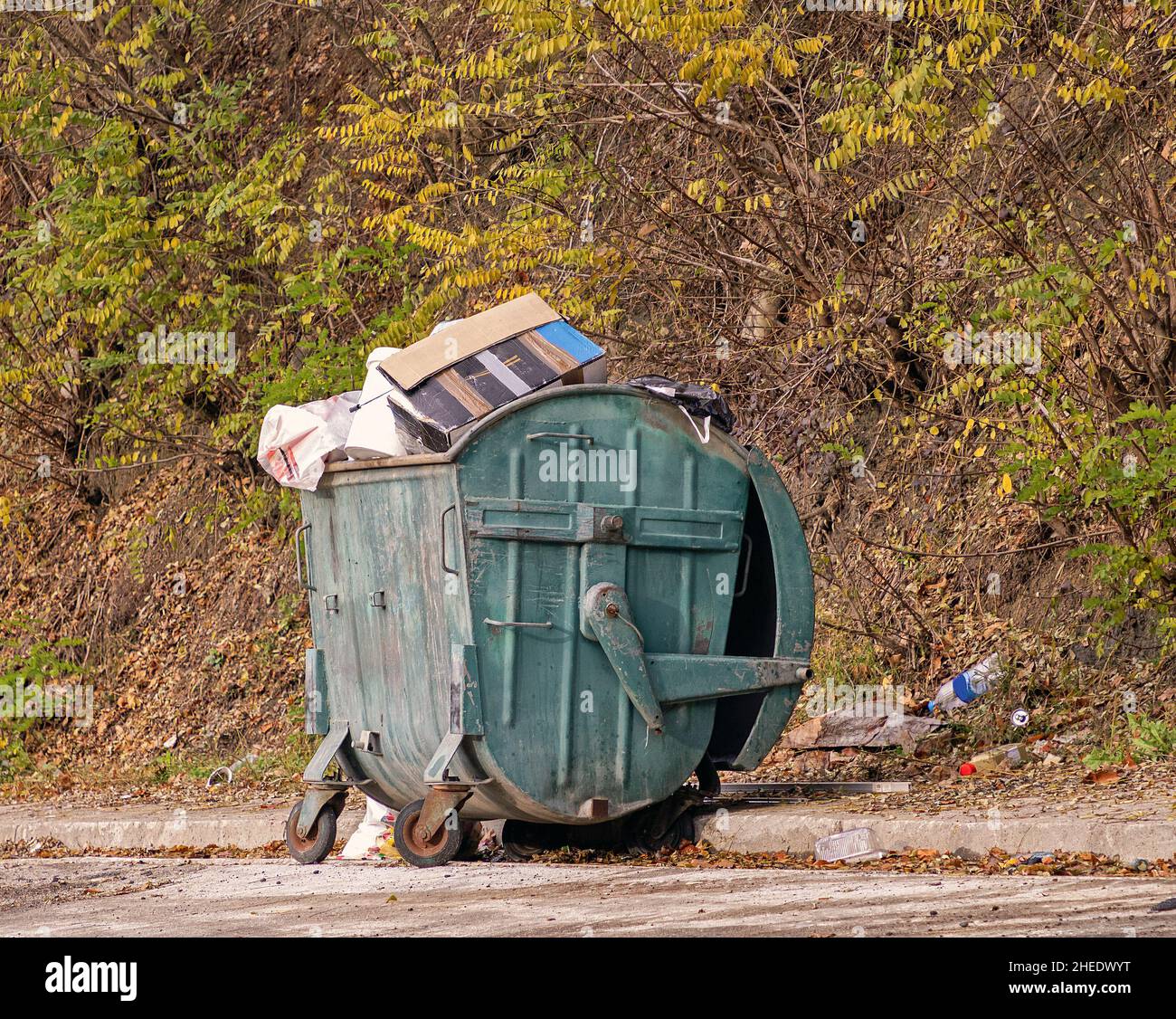 Plastic bag litter road hi-res stock photography and images - Alamy