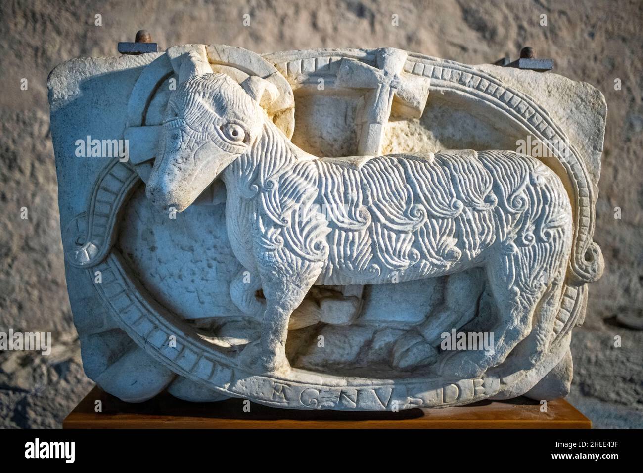 Agnus Dei. Romanesque sculpture, 12th century. Archivolt of Sant Pere ...