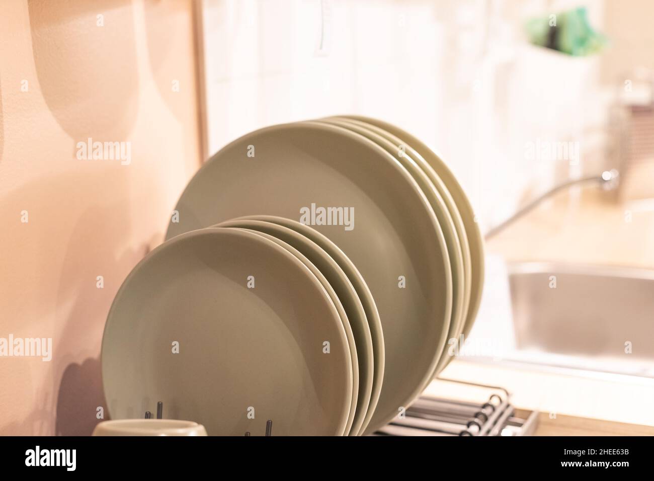 Plates in the dryer hi-res stock photography and images - Alamy