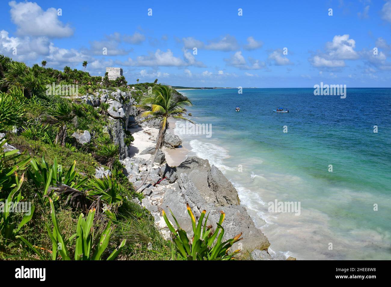 Caribbean beach at archeological site, Tulum, Quintana Roo, Yucatán ...
