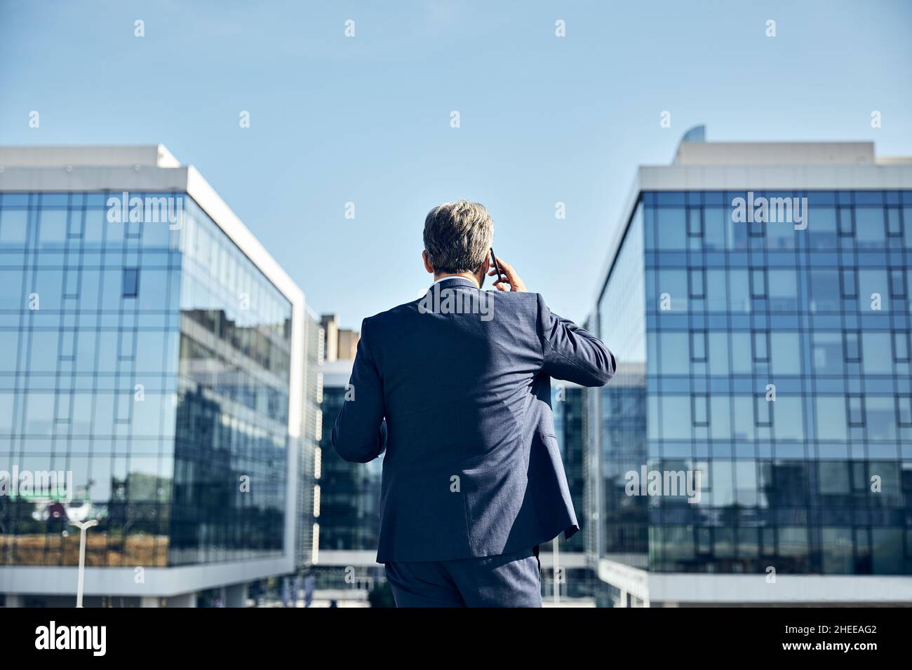 Businessman building background hi-res stock photography and images - Alamy