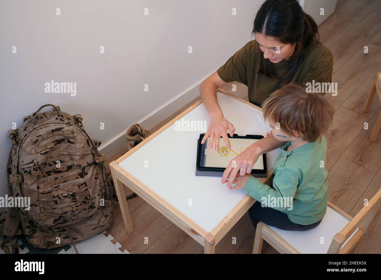 Army soldier tablet hi-res stock photography and images - Alamy