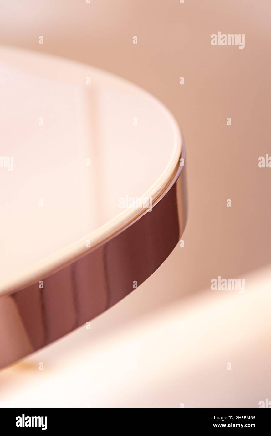 Flat glass fragment hi-res stock photography and images - Alamy