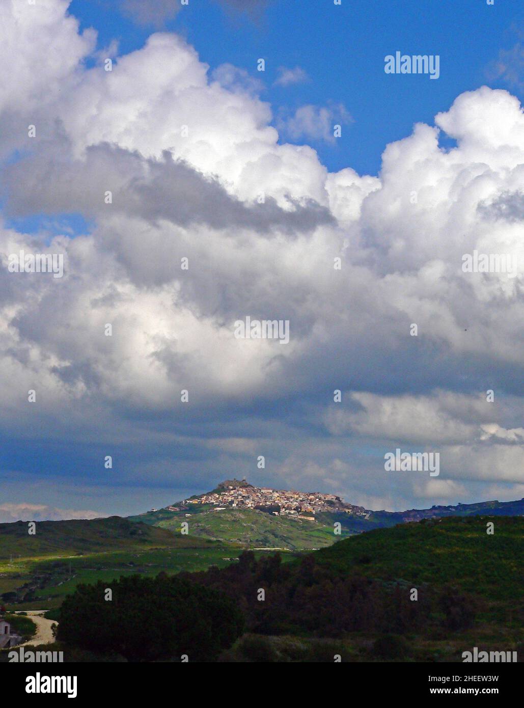 Osilo hi-res stock photography and images - Alamy