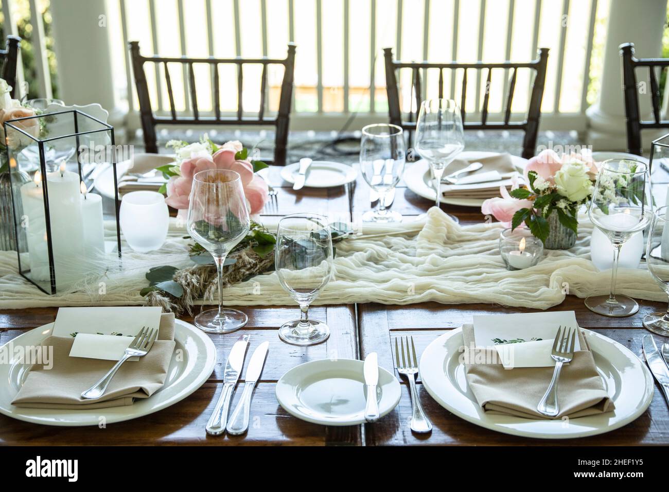 Table set up for outdoor wedding reception with elegant decor Stock ...