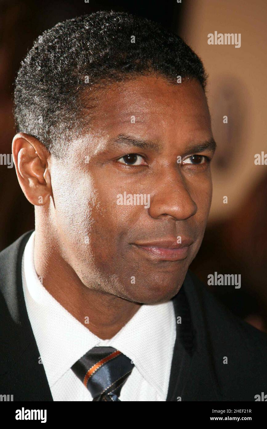 Denzel Washington attends the premiere of "Inside Man" at Ziegfeld ...