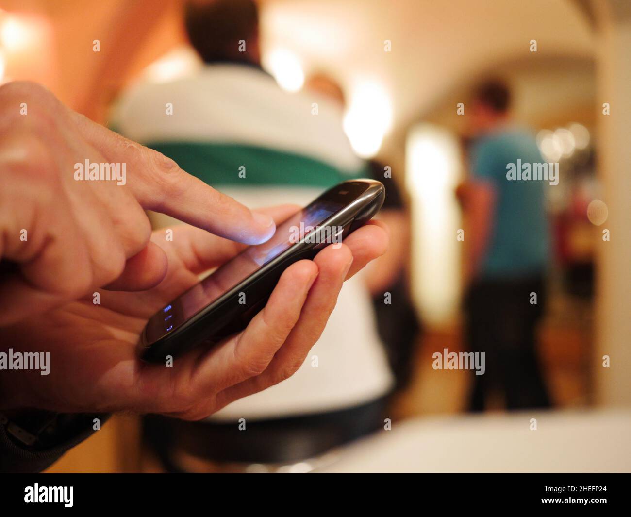 smartphone hand using Stock Photo - Alamy