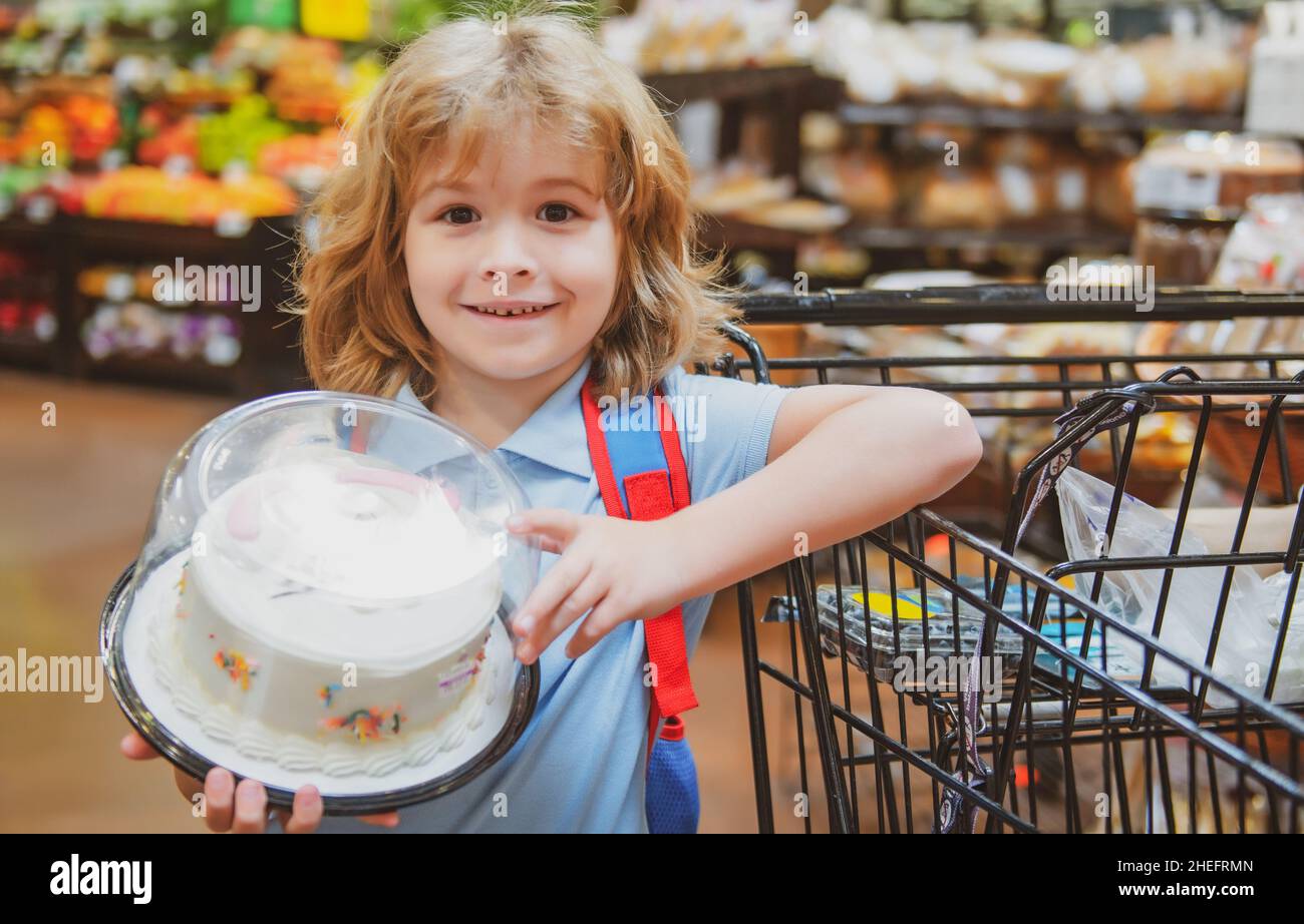 Children supermarket sweets hi-res stock photography and images - Alamy