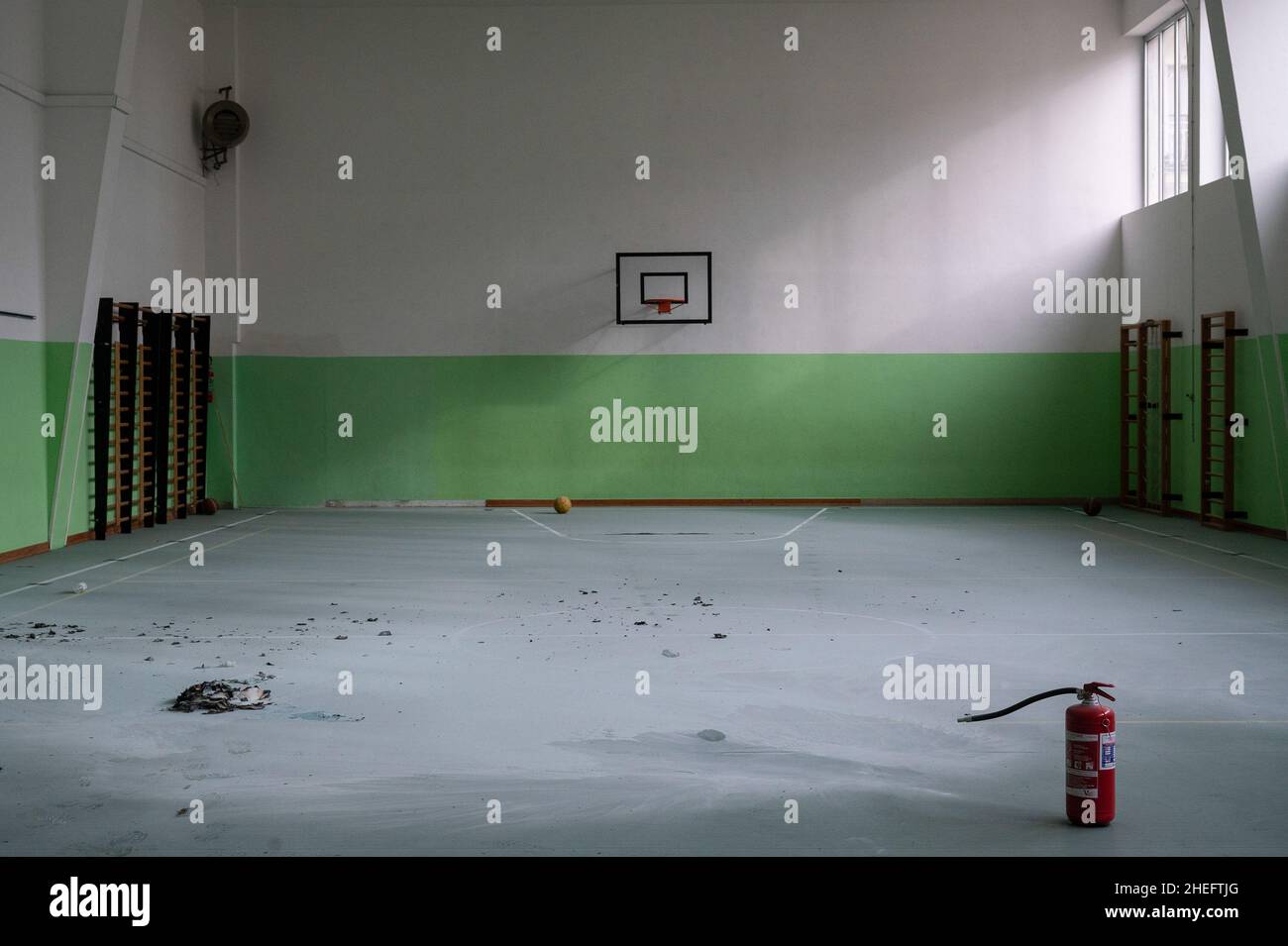 School fire extinguisher hi-res stock photography and images - Alamy