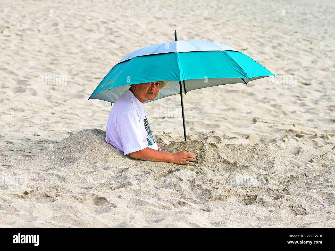 Man buried in the sand hi-res stock photography and images - Alamy