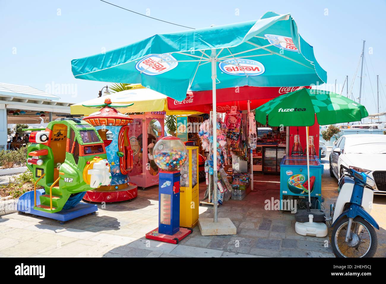 Typical greek kiosk with sun umbrellas Stock Photo - Alamy
