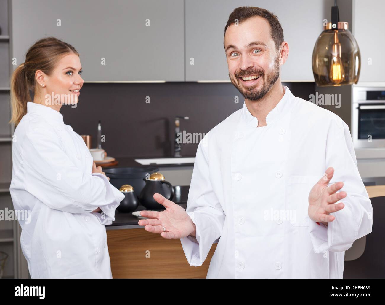 Person in white chefs hi-res stock photography and images - Alamy