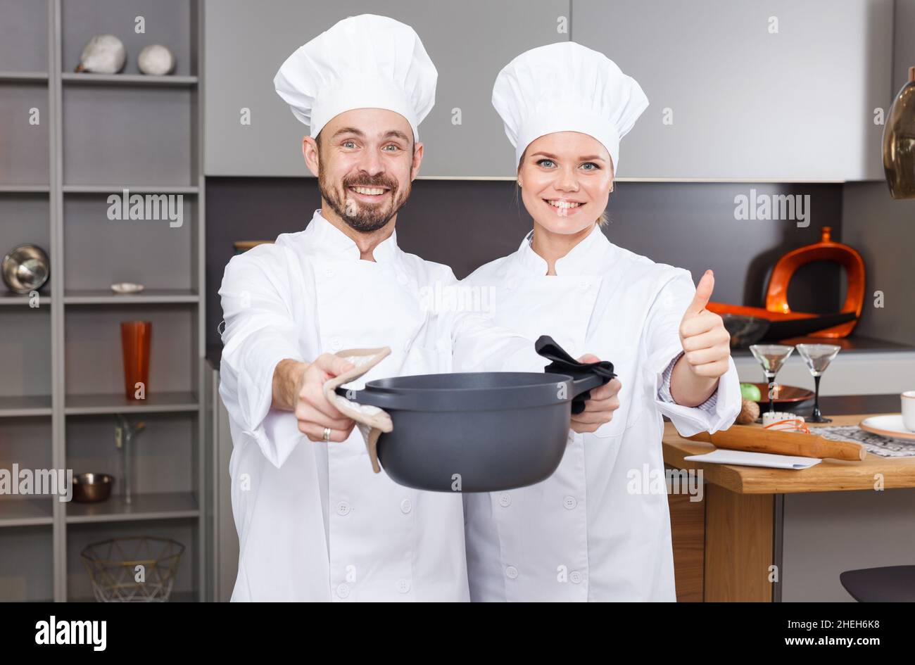 Portrait two male chefs hi-res stock photography and images - Alamy