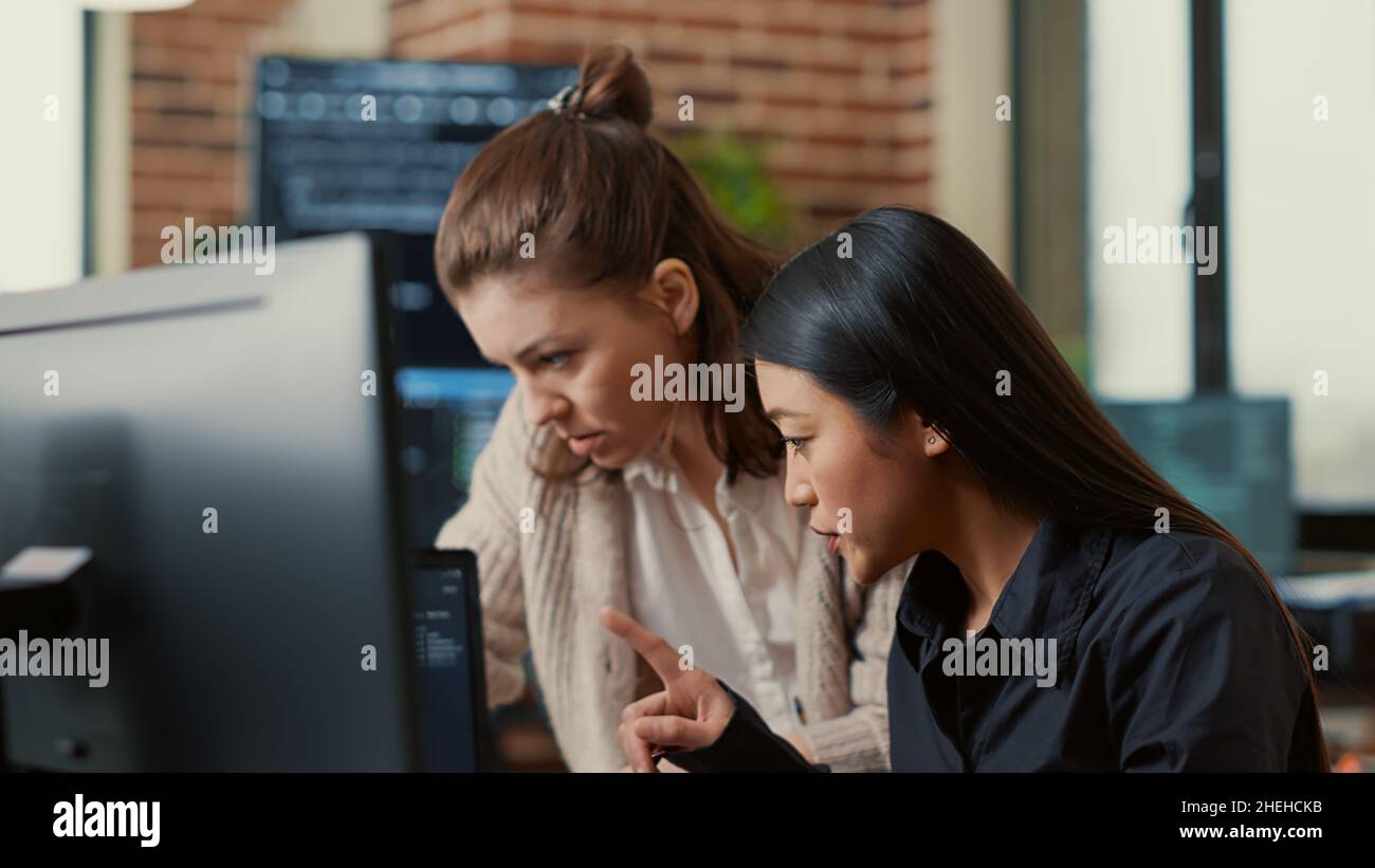 Collaborating programmers hi-res stock photography and images - Alamy