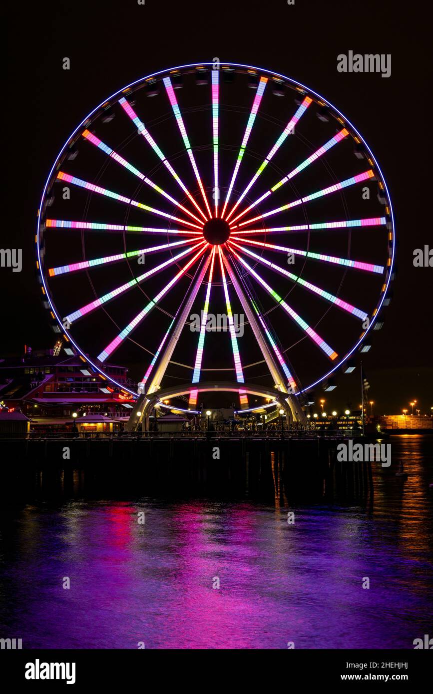 Night view of the ferris wheel, Seattle, Washington, USA Stock Photo ...