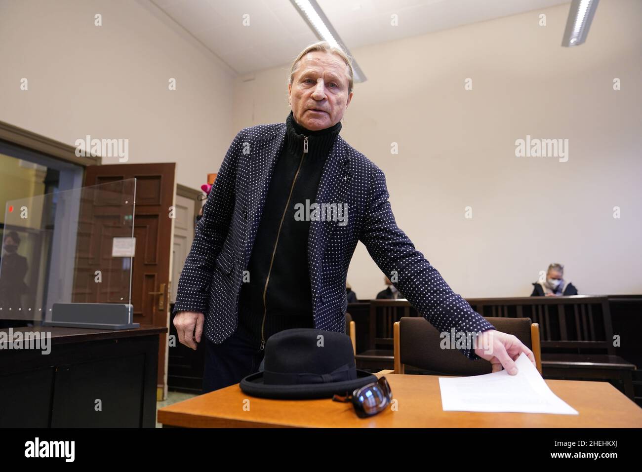 Hamburg, Germany. 11th Jan, 2022. The defendant Klaus Barkowsky walks ...