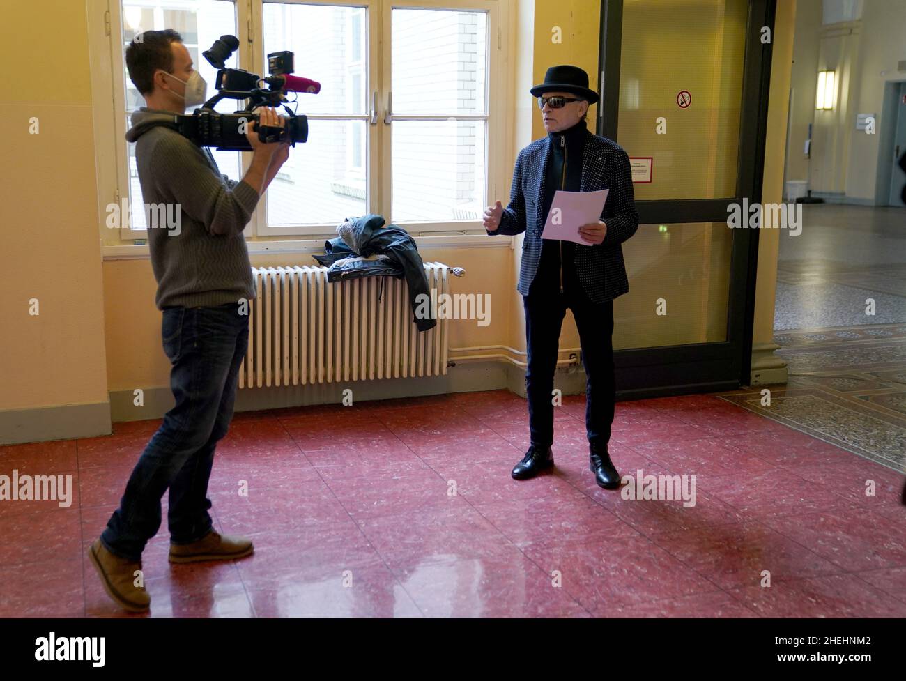 Hamburg, Germany. 11th Jan, 2022. The defendant Klaus Barkowsky goes to ...