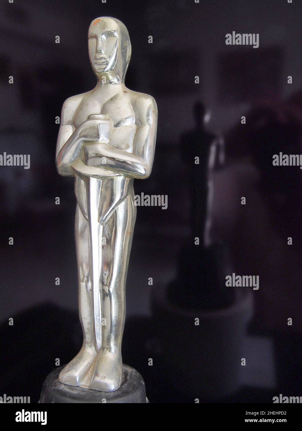 Oscar statuette hi-res stock photography and images - Alamy