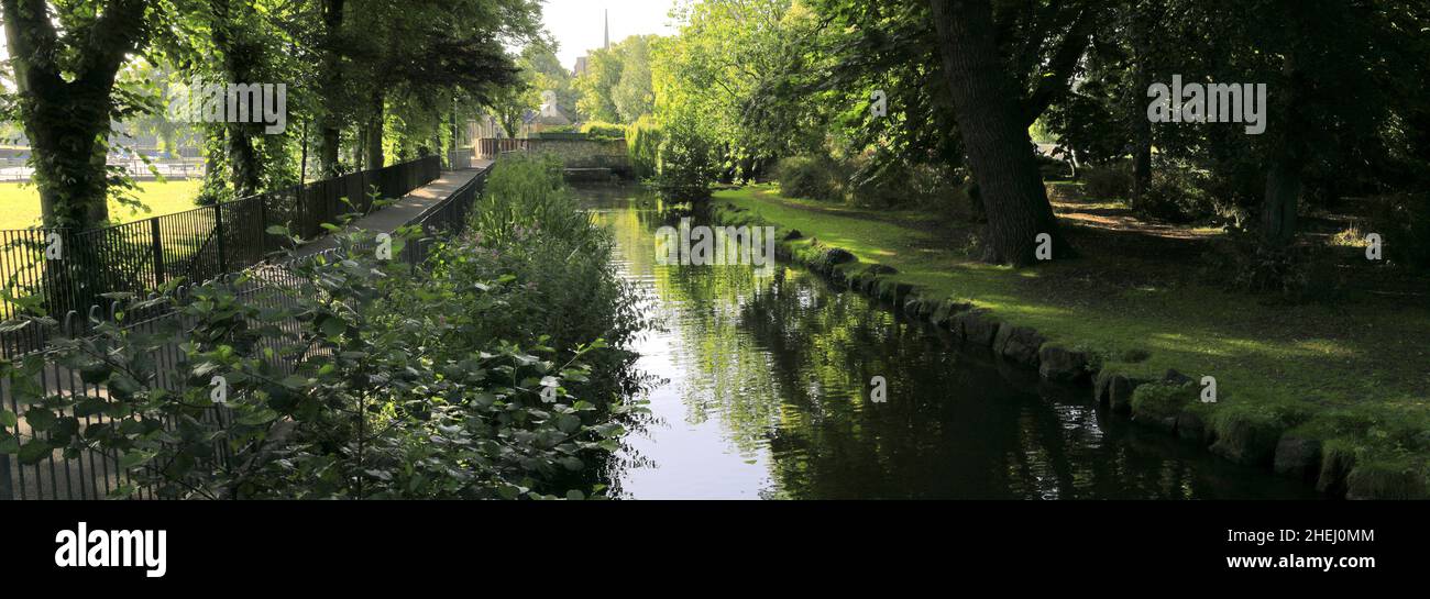 The River Ryton in Memorial Gardens, Memorial Ave, Worksop town ...