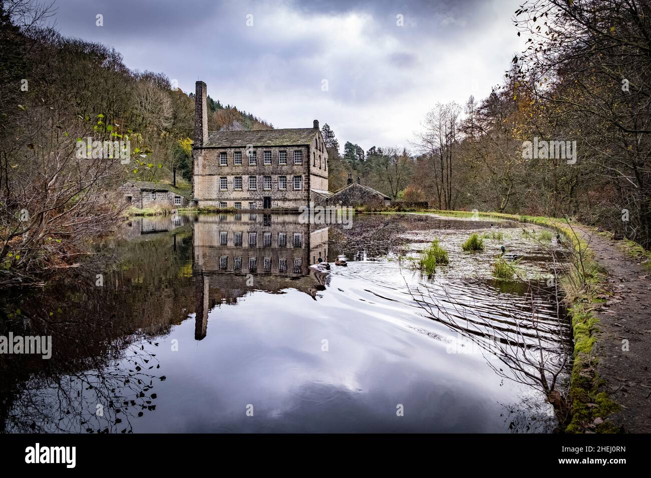 Weaver's mill bridge hi-res stock photography and images - Alamy