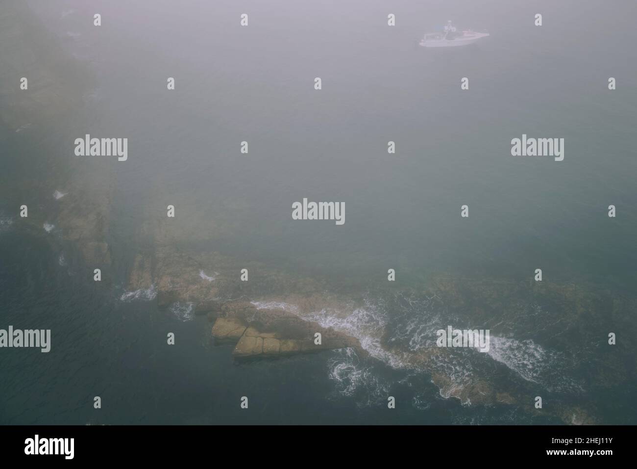 Pacific ocean waves storm aerial hi-res stock photography and images ...