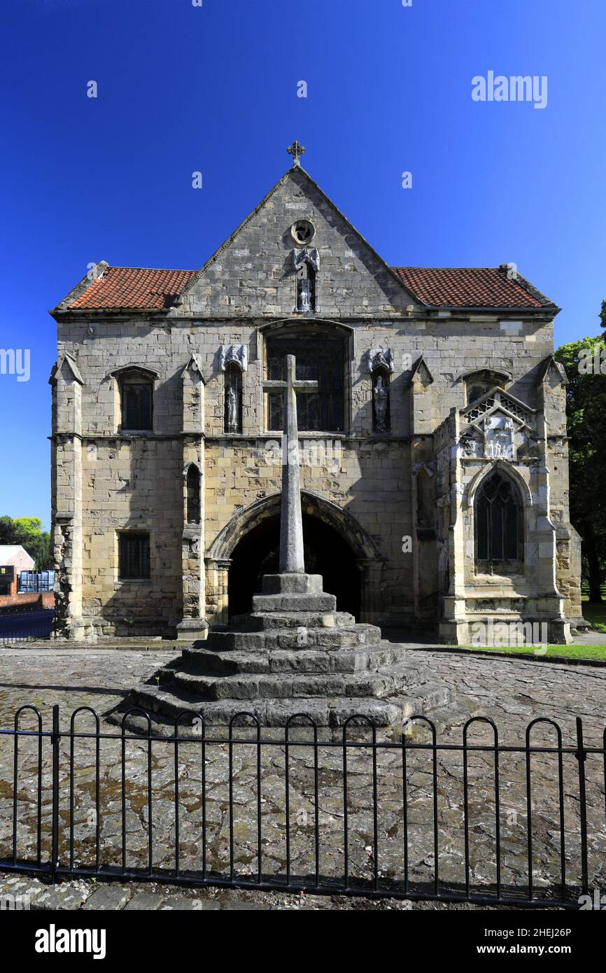 The Gatehouse of the Priory Church of Our Lady and St Cuthbert, Worksop ...