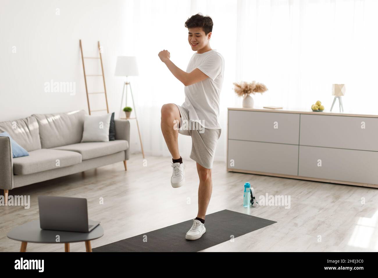 Elbow high hi-res stock photography and images - Alamy