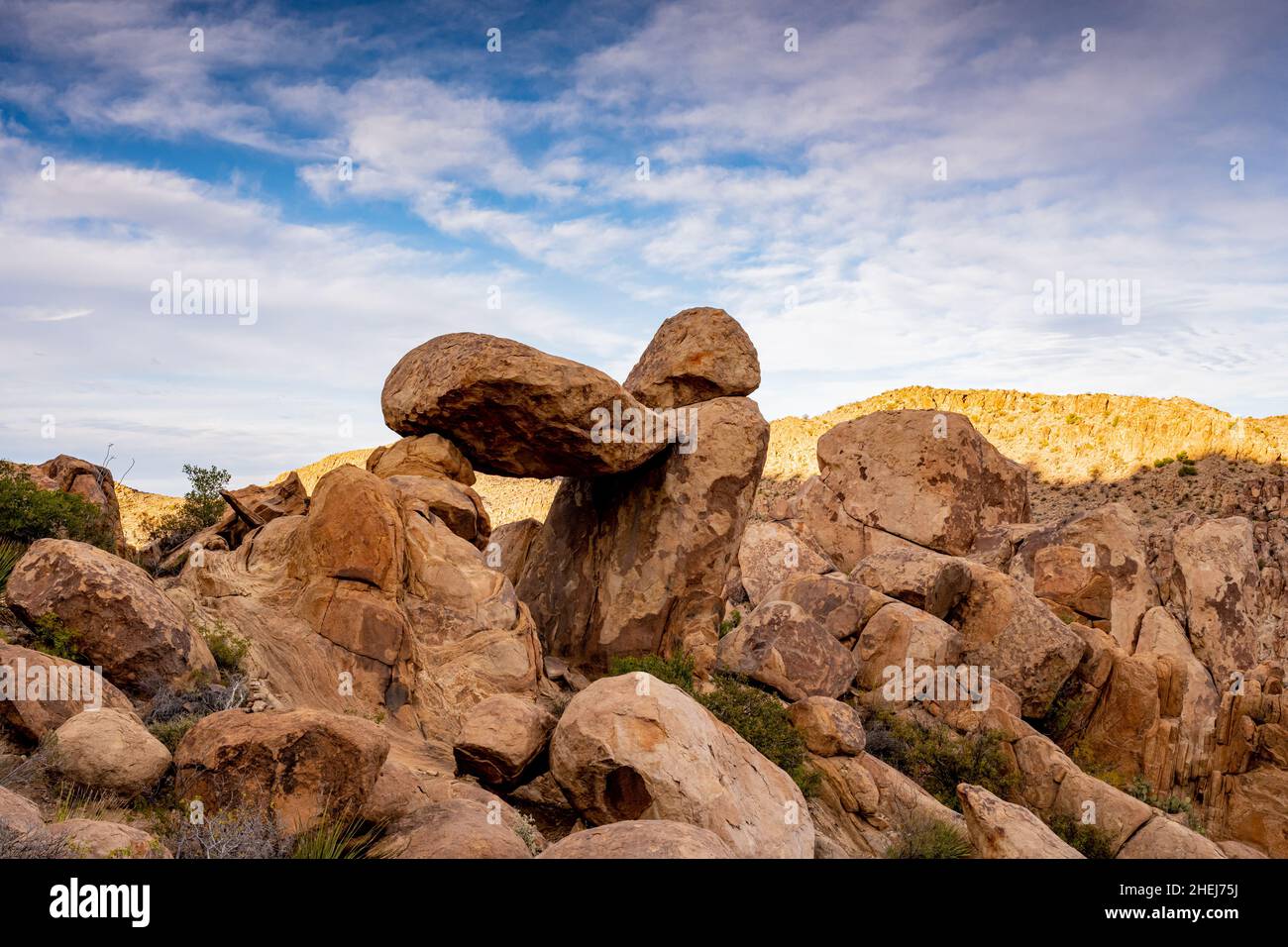 Big balanced rock trail hi-res stock photography and images - Alamy