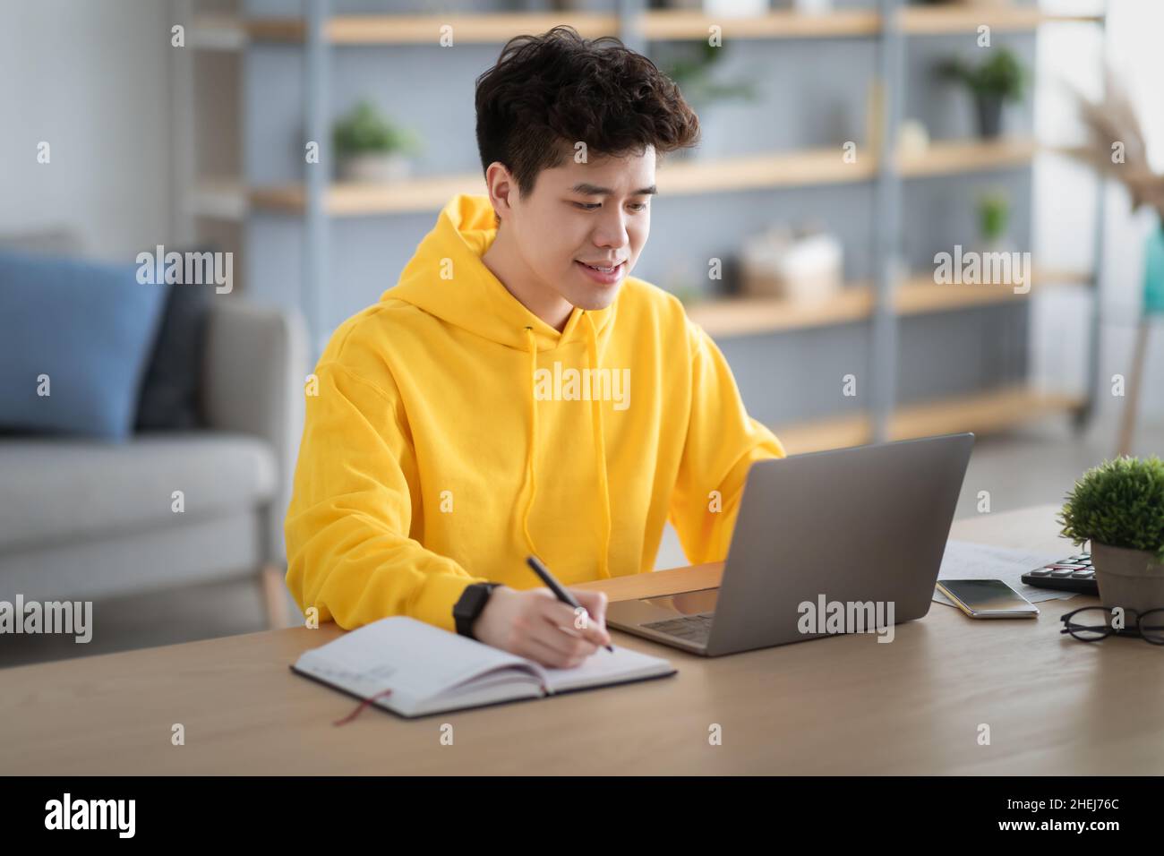 Asian teen writing letter desk hi-res stock photography and images - Alamy