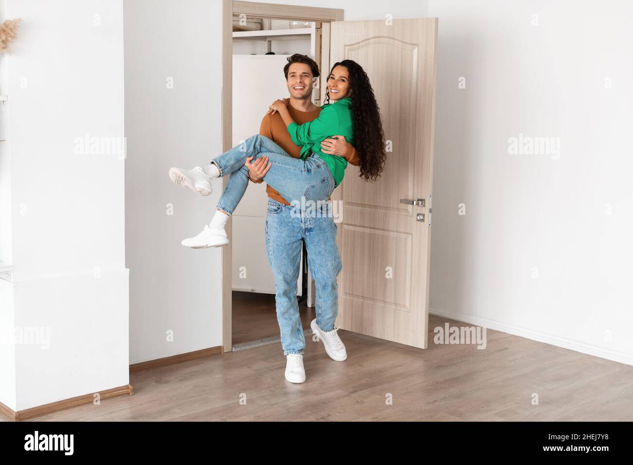 Happy young couple celebrating moving day in new flat Stock Photo - Alamy