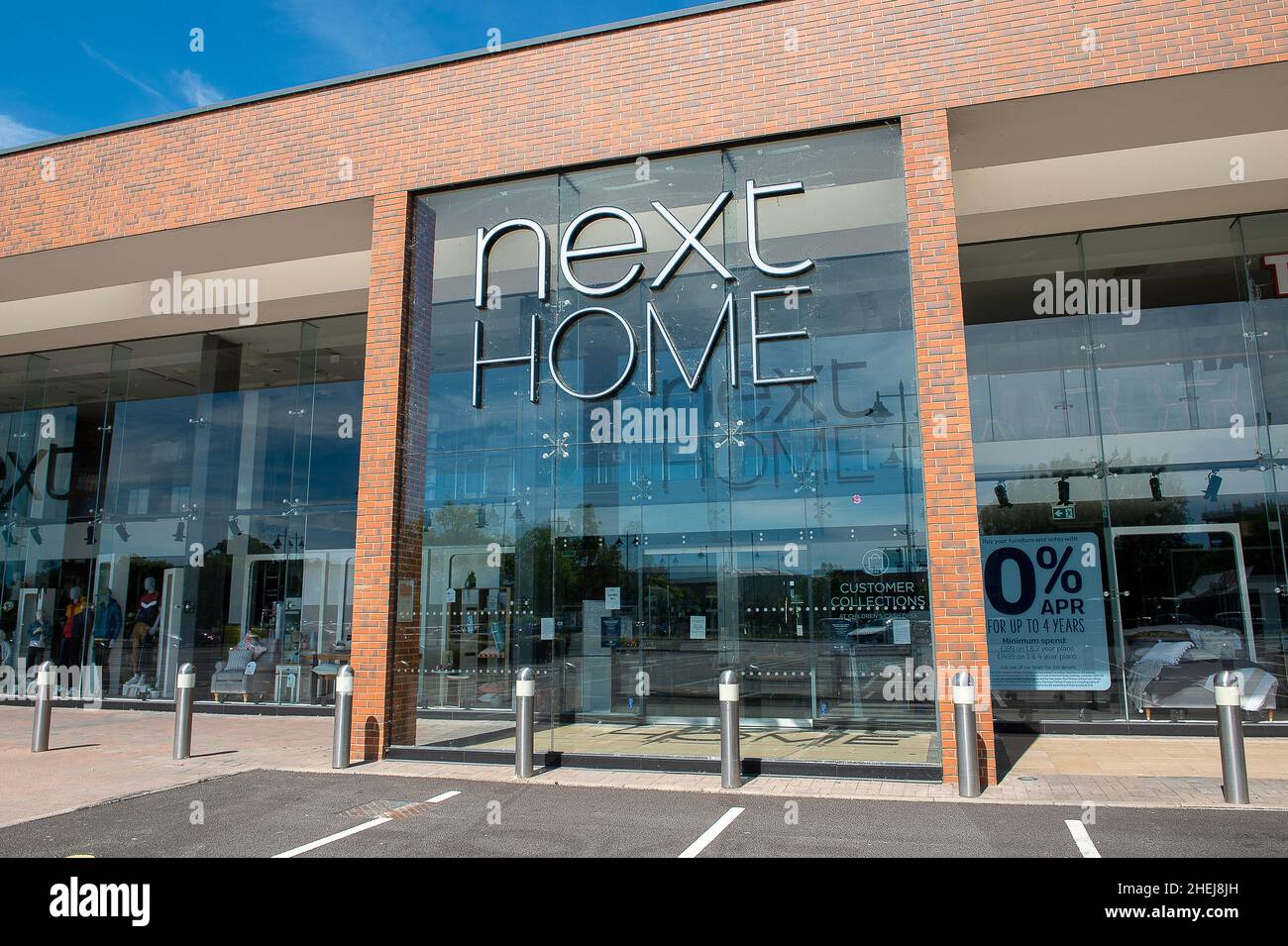 Remain temporarily closed hi-res stock photography and images - Alamy