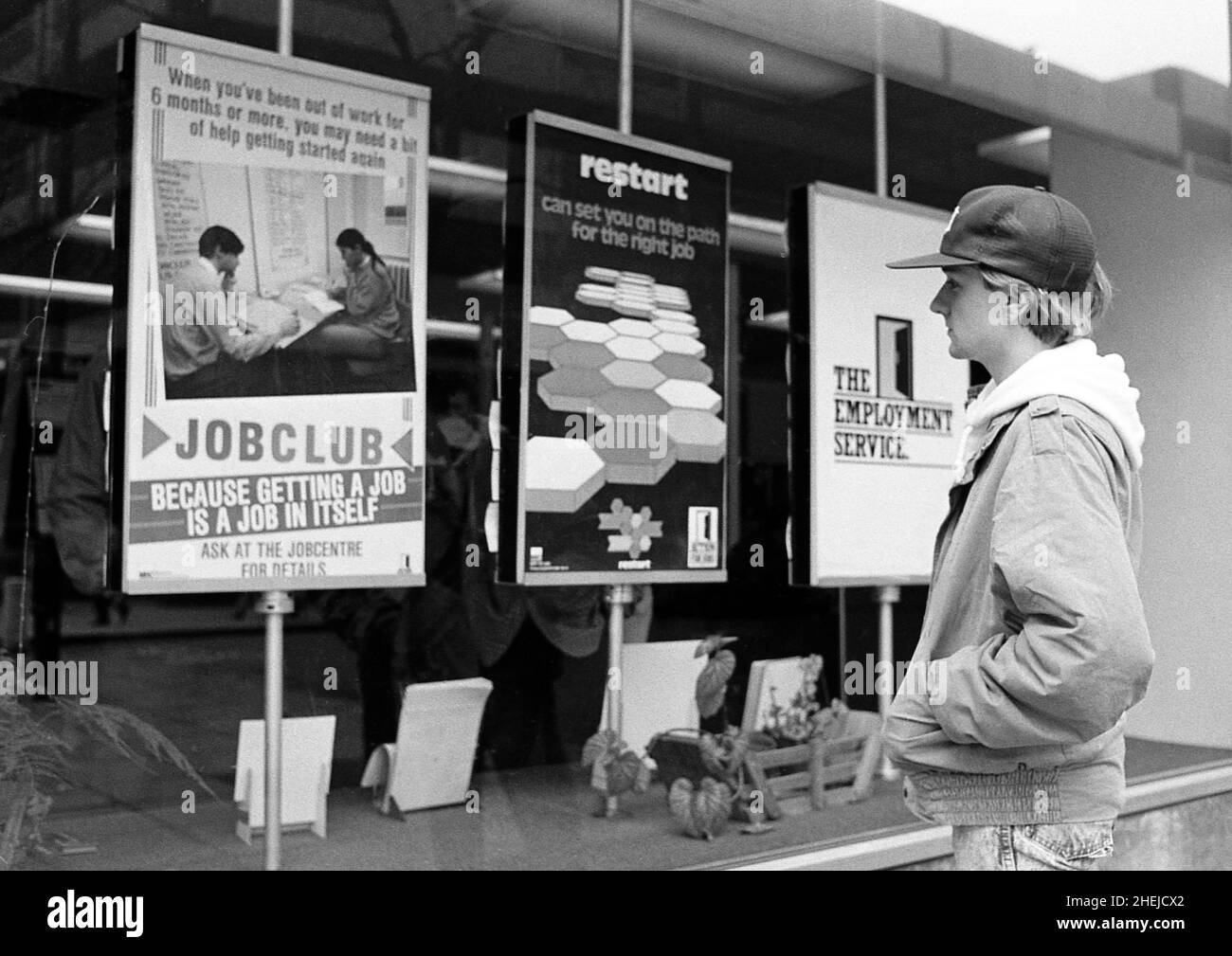 Unemployment uk 1980s hi-res stock photography and images - Alamy