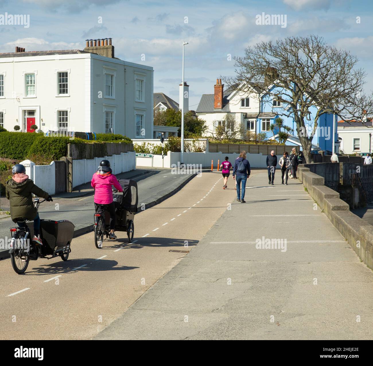 Jogging cycle hi-res stock photography and images - Alamy
